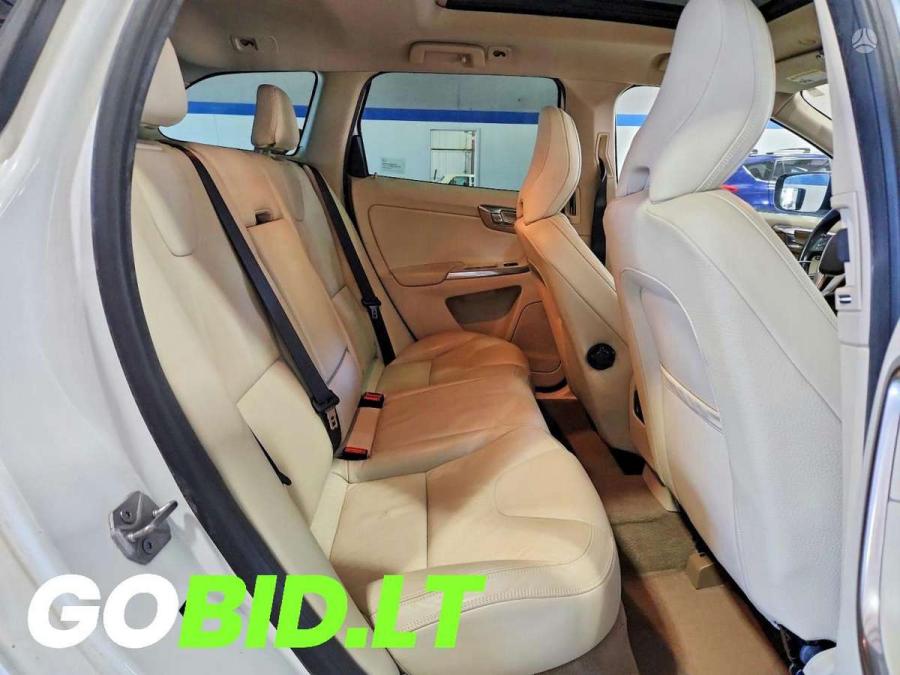 Balts Volvo XC60 2014 Šauļi, ar dzinēja tilpumu 3.19 L un nobraukumu 199 tūkst. km par 6500 €, foto 12 vietnē AUTOMOTO.COM.LV