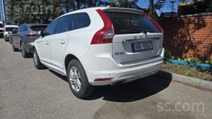 White Volvo XC60 2014 in Riga, with an engine capacity of 2.00 L and mileage of 146 thousand km for 13000 €, photo 4 on AUTOMOTO.COM.LV