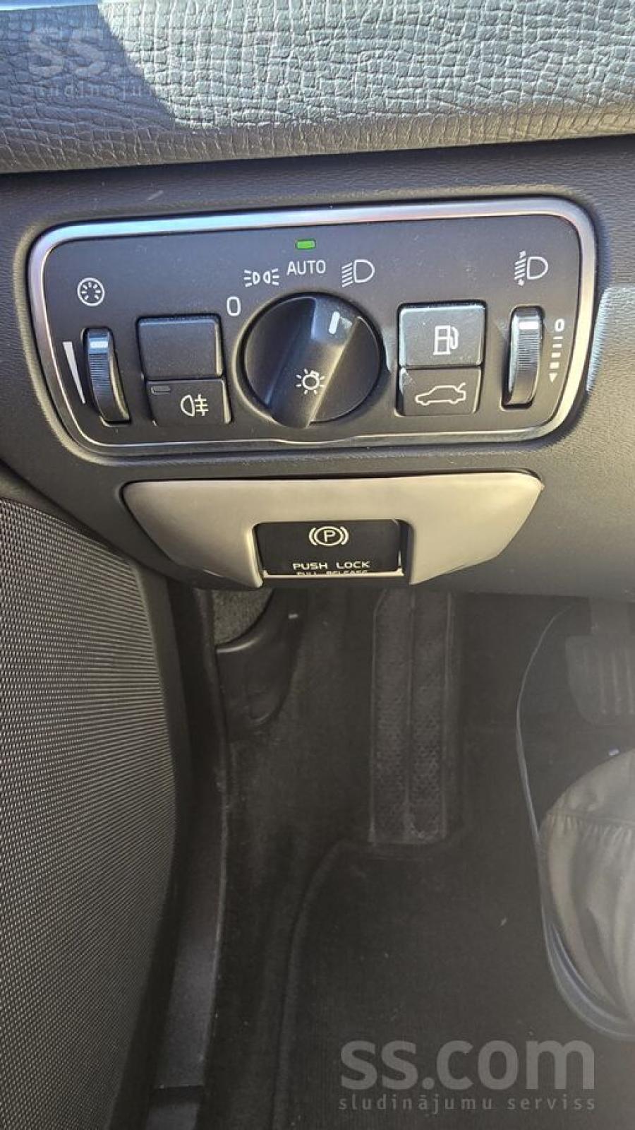 White Volvo XC60 2014 in Riga, with an engine capacity of 2.00 L and mileage of 146 thousand km for 13000 €, photo 12 on AUTOMOTO.COM.LV