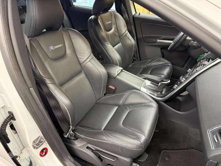 Balts Volvo XC60 2014 Kauņa, ar dzinēja tilpumu 2.40 L un nobraukumu 226 tūkst. km par 13500 €, foto 12 vietnē AUTOMOTO.COM.LV
