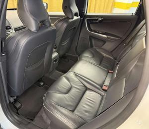 Balts Volvo XC60 2014 Kauņa, ar dzinēja tilpumu 2.40 L un nobraukumu 226 tūkst. km par 13500 €, foto 14 vietnē AUTOMOTO.COM.LV