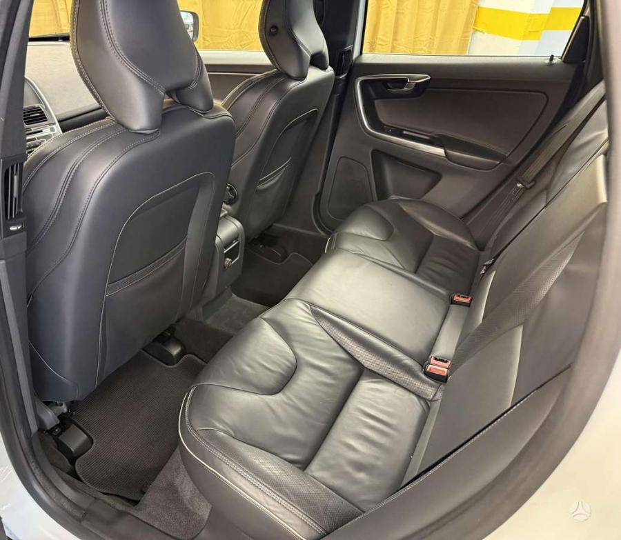 Balts Volvo XC60 2014 Kauņa, ar dzinēja tilpumu 2.40 L un nobraukumu 226 tūkst. km par 13500 €, foto 14 vietnē AUTOMOTO.COM.LV