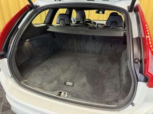 Balts Volvo XC60 2014 Kauņa, ar dzinēja tilpumu 2.40 L un nobraukumu 226 tūkst. km par 13500 €, foto 17 vietnē AUTOMOTO.COM.LV