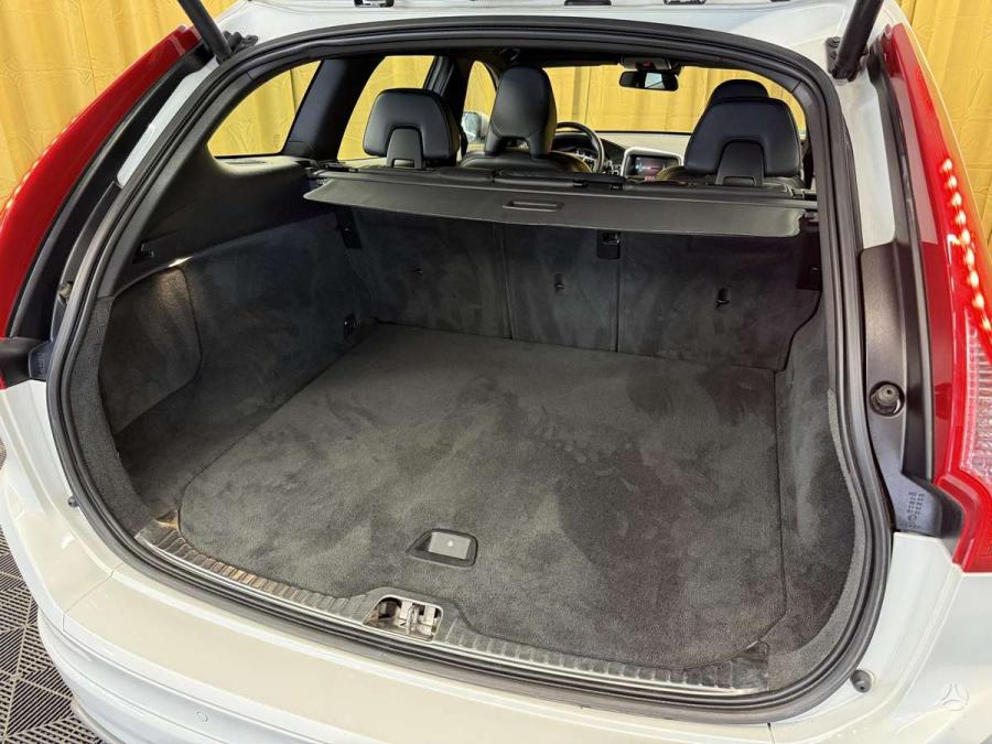 Balts Volvo XC60 2014 Kauņa, ar dzinēja tilpumu 2.40 L un nobraukumu 226 tūkst. km par 13500 €, foto 17 vietnē AUTOMOTO.COM.LV