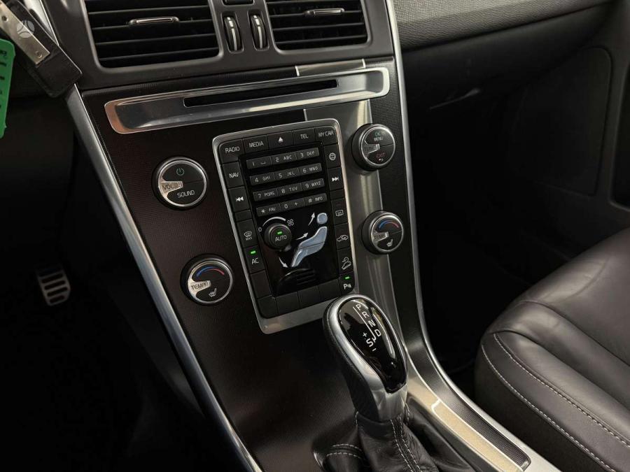 Balts Volvo XC60 2014 Kauņa, ar dzinēja tilpumu 2.40 L un nobraukumu 226 tūkst. km par 13500 €, foto 18 vietnē AUTOMOTO.COM.LV