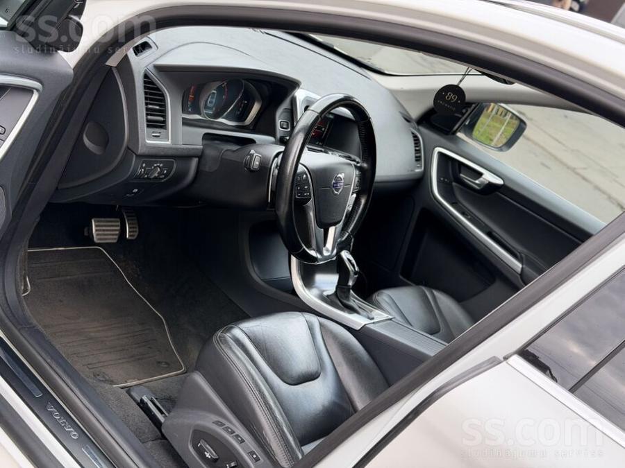 Balts Volvo XC60 2014 Rīga, ar dzinēja tilpumu 2.00 L un nobraukumu 257 tūkst. km par 11500 €, foto 9 vietnē AUTOMOTO.COM.LV