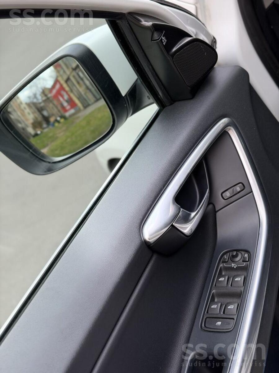 Balts Volvo XC60 2014 Rīga, ar dzinēja tilpumu 2.00 L un nobraukumu 257 tūkst. km par 11500 €, foto 10 vietnē AUTOMOTO.COM.LV
