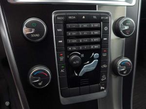 Balts Volvo XC60 2014 Viļņa, ar dzinēja tilpumu 2.40 L un nobraukumu 257 tūkst. km par 14999 €, foto 20 vietnē AUTOMOTO.COM.LV