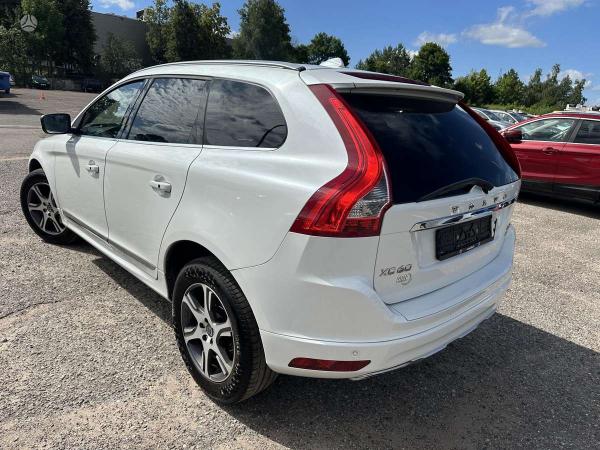 White Volvo XC60 2014 in Alytus, with an engine capacity of 2.40 L and mileage of 230 thousand km for 12900 €, photo 3 on AUTOMOTO.COM.LV
