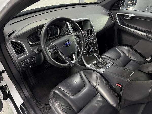 Balts Volvo XC60 2014 Utena, ar dzinēja tilpumu 2.40 L un nobraukumu 275 tūkst. km par 13250 €, foto 5 vietnē AUTOMOTO.COM.LV