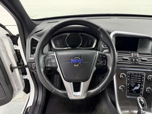 Balts Volvo XC60 2014 Utena, ar dzinēja tilpumu 2.40 L un nobraukumu 275 tūkst. km par 13250 €, foto 6 vietnē AUTOMOTO.COM.LV