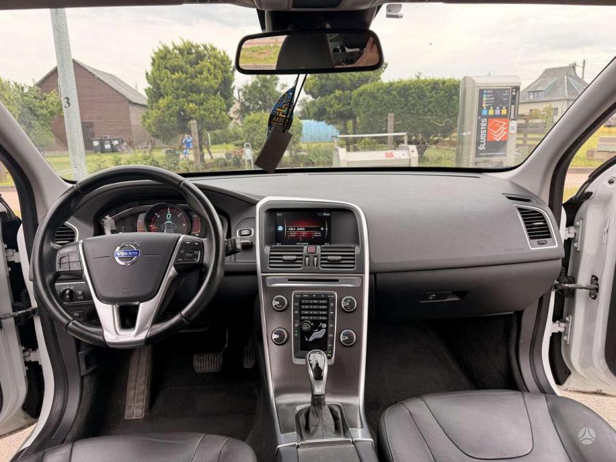 White Volvo XC60 2014 in Taurage, with an engine capacity of 1.97 L and mileage of 243 thousand km for 9000 €, photo 9 on AUTOMOTO.COM.LV