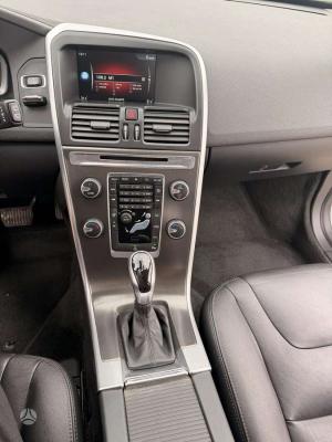 White Volvo XC60 2014 in Taurage, with an engine capacity of 1.97 L and mileage of 243 thousand km for 9000 €, photo 12 on AUTOMOTO.COM.LV