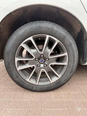 White Volvo XC60 2014 in Taurage, with an engine capacity of 1.97 L and mileage of 243 thousand km for 9000 €, photo 15 on AUTOMOTO.COM.LV