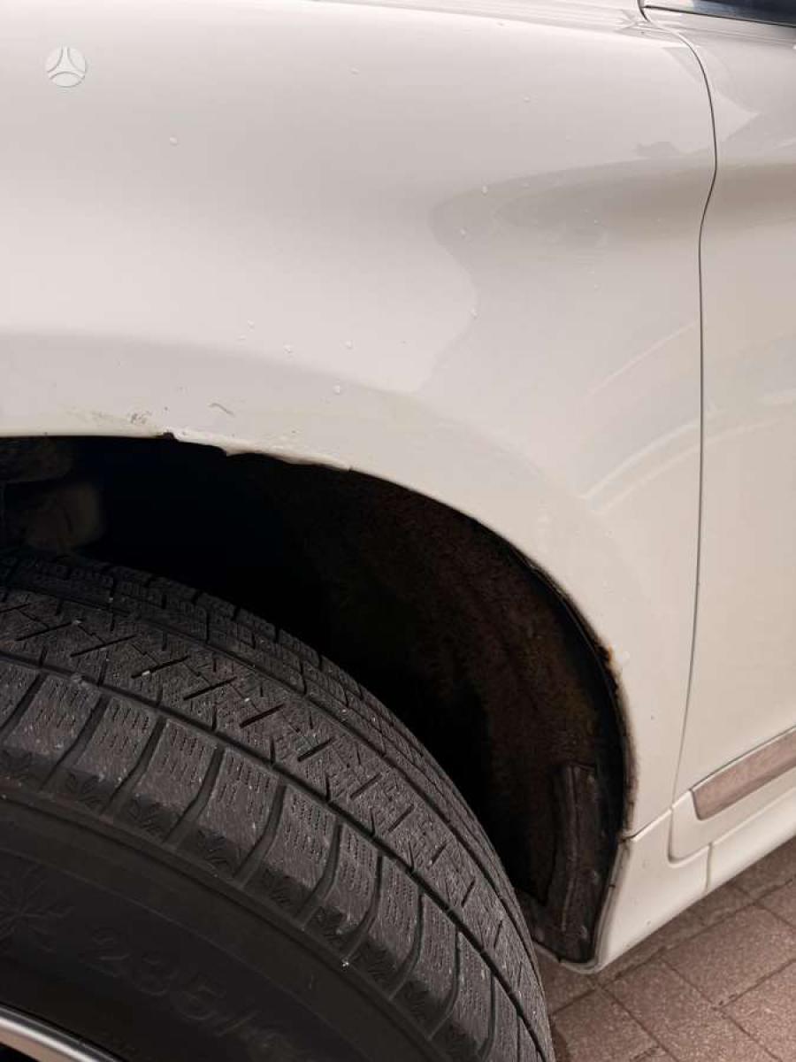 White Volvo XC60 2014 in Taurage, with an engine capacity of 1.97 L and mileage of 243 thousand km for 9000 €, photo 16 on AUTOMOTO.COM.LV