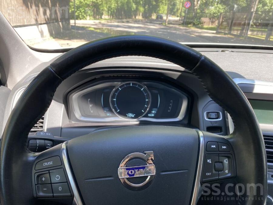 Balts Volvo XC60 2014 Rīga, ar dzinēja tilpumu 2.40 L un nobraukumu 180 tūkst. km par 11500 €, foto 5 vietnē AUTOMOTO.COM.LV