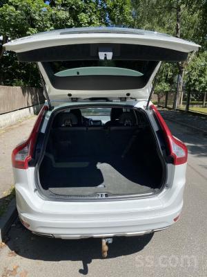 Balts Volvo XC60 2014 Rīga, ar dzinēja tilpumu 2.40 L un nobraukumu 180 tūkst. km par 11500 €, foto 6 vietnē AUTOMOTO.COM.LV