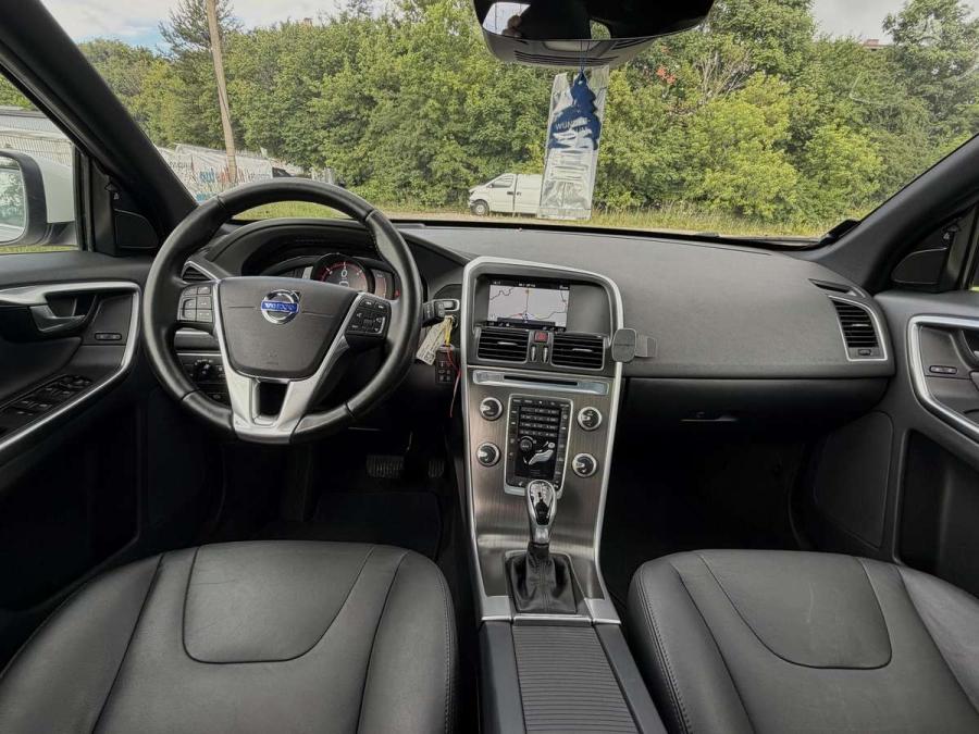 Balts Volvo XC60 2014 Šauļi, ar dzinēja tilpumu 0.00 L un nobraukumu 264 tūkst. km par 14399 €, foto 24 vietnē AUTOMOTO.COM.LV