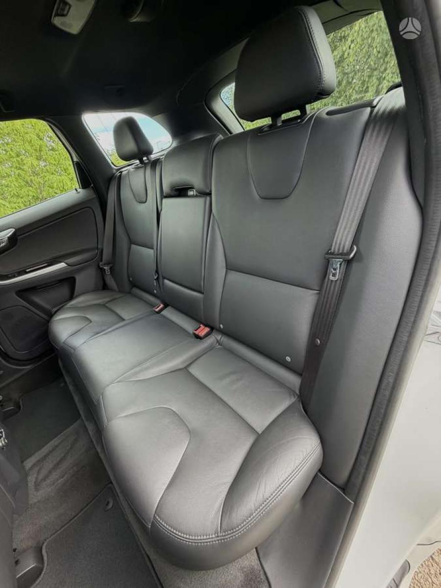 Balts Volvo XC60 2014 Šauļi, ar dzinēja tilpumu 0.00 L un nobraukumu 264 tūkst. km par 14399 €, foto 29 vietnē AUTOMOTO.COM.LV