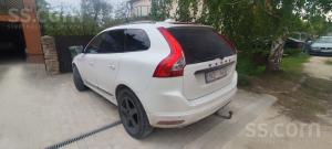 Balts Volvo XC60 2014 Jelgava, ar dzinēja tilpumu 2.00 L un nobraukumu 341 tūkst. km par 8800 €, foto 4 vietnē AUTOMOTO.COM.LV