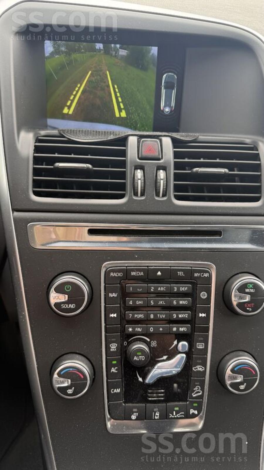 Balts Volvo XC60 2014 Rīga, ar dzinēja tilpumu 2.40 L un nobraukumu 298 tūkst. km par 14500 €, foto 8 vietnē AUTOMOTO.COM.LV