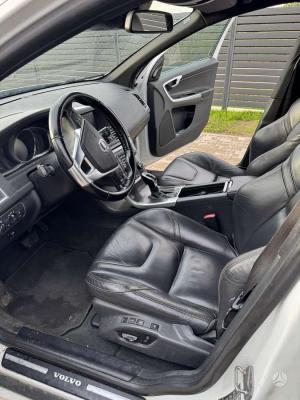 Balts Volvo XC60 2014 Kaišiadorys, ar dzinēja tilpumu 1.98 L un nobraukumu 307 tūkst. km par 10500 €, foto 5 vietnē AUTOMOTO.COM.LV