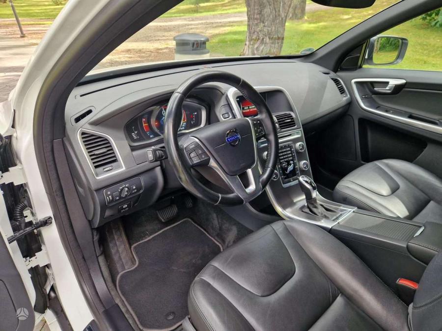Balts Volvo XC60 2014 Prienai, ar dzinēja tilpumu 1.97 L un nobraukumu 249 tūkst. km par 11200 €, foto 10 vietnē AUTOMOTO.COM.LV
