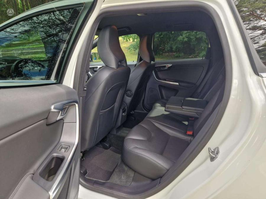 Balts Volvo XC60 2014 Prienai, ar dzinēja tilpumu 1.97 L un nobraukumu 249 tūkst. km par 11200 €, foto 11 vietnē AUTOMOTO.COM.LV