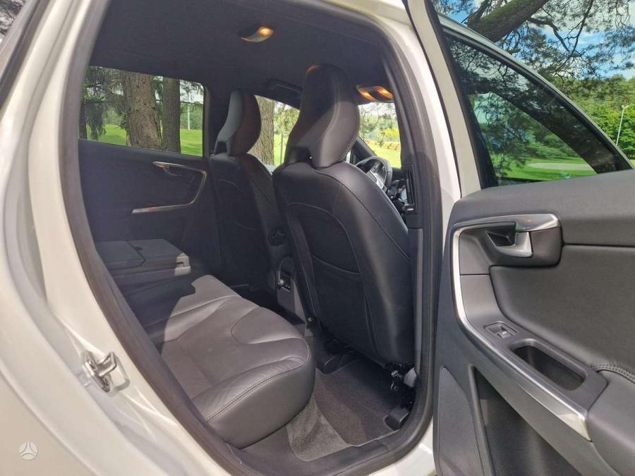Balts Volvo XC60 2014 Prienai, ar dzinēja tilpumu 1.97 L un nobraukumu 249 tūkst. km par 11200 €, foto 12 vietnē AUTOMOTO.COM.LV