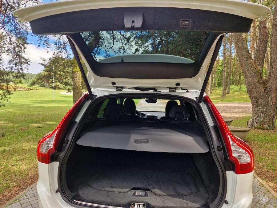 Balts Volvo XC60 2014 Prienai, ar dzinēja tilpumu 1.97 L un nobraukumu 249 tūkst. km par 11200 €, foto 20 vietnē AUTOMOTO.COM.LV