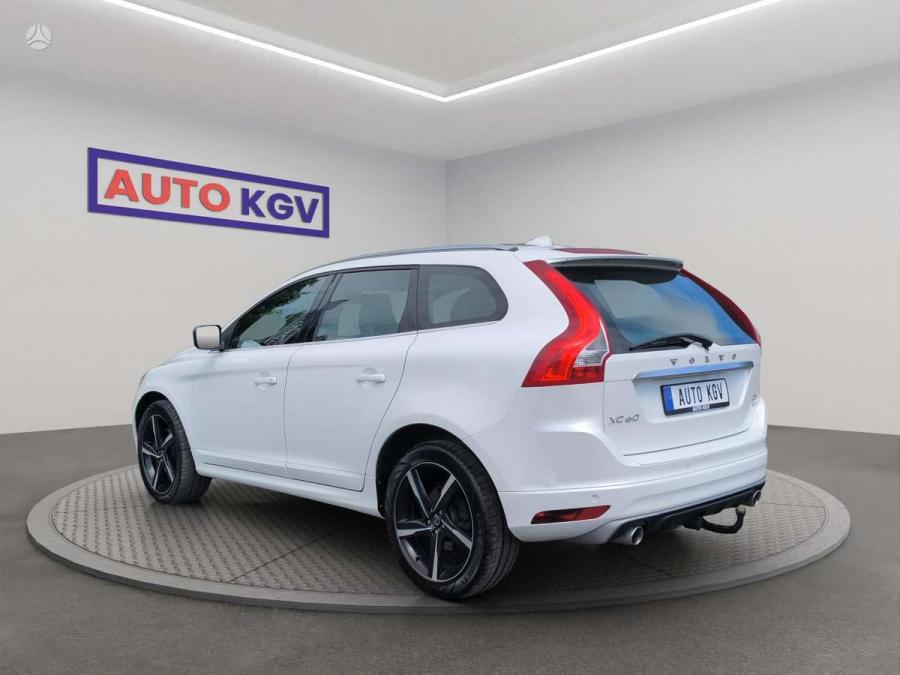 White Volvo XC60 2014 in Vilnius, with an engine capacity of 2.40 L and mileage of 257 thousand km for 14999 €, photo 4 on AUTOMOTO.COM.LV
