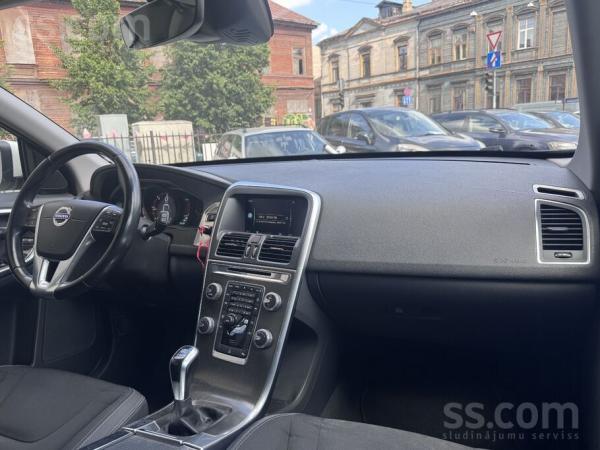 Balts Volvo XC60 2014 Rīga, ar dzinēja tilpumu 2.00 L un nobraukumu 145 tūkst. km par 11990 €, foto 8 vietnē AUTOMOTO.COM.LV