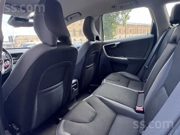 Balts Volvo XC60 2014 Rīga, ar dzinēja tilpumu 2.00 L un nobraukumu 145 tūkst. km par 11990 €, foto 9 vietnē AUTOMOTO.COM.LV