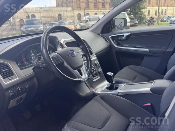 Balts Volvo XC60 2014 Rīga, ar dzinēja tilpumu 2.00 L un nobraukumu 145 tūkst. km par 11990 €, foto 10 vietnē AUTOMOTO.COM.LV