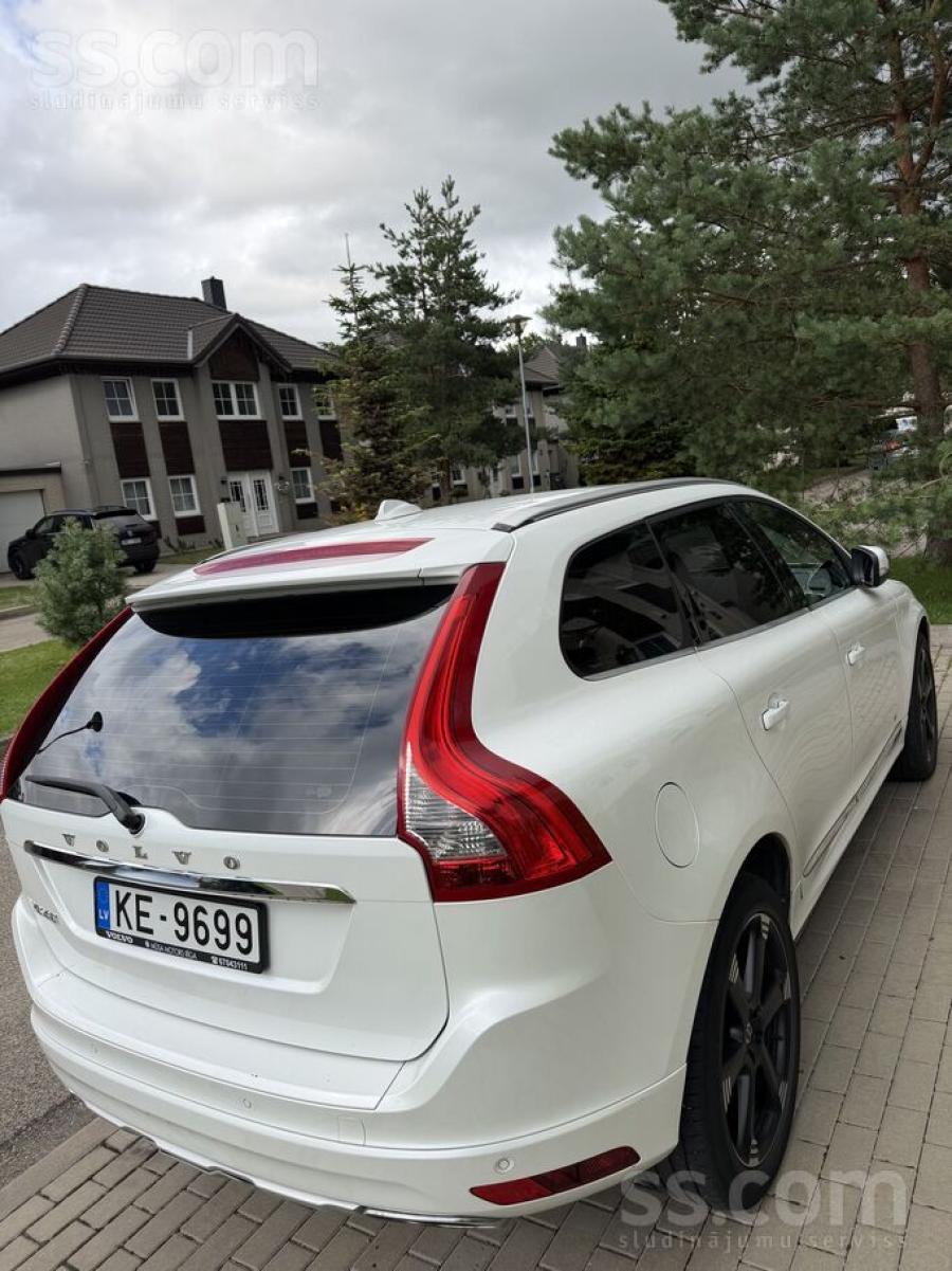 Balts Volvo XC60 2014 Rīga, ar dzinēja tilpumu 2.40 L un nobraukumu 249 tūkst. km par 14000 €, foto 3 vietnē AUTOMOTO.COM.LV