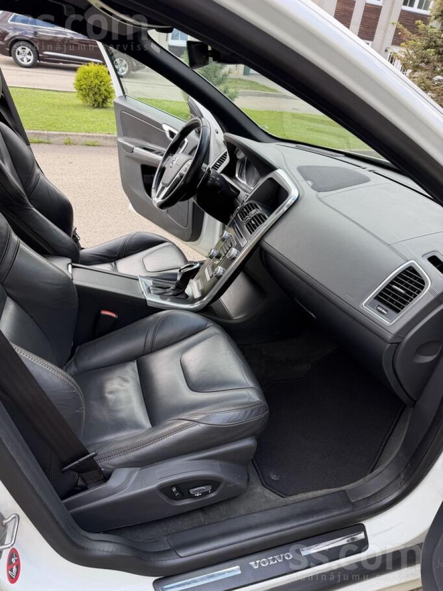 Balts Volvo XC60 2014 Rīga, ar dzinēja tilpumu 2.40 L un nobraukumu 249 tūkst. km par 14000 €, foto 5 vietnē AUTOMOTO.COM.LV