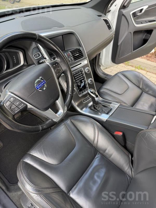 Balts Volvo XC60 2014 Rīga, ar dzinēja tilpumu 2.40 L un nobraukumu 249 tūkst. km par 14000 €, foto 5 vietnē AUTOMOTO.COM.LV