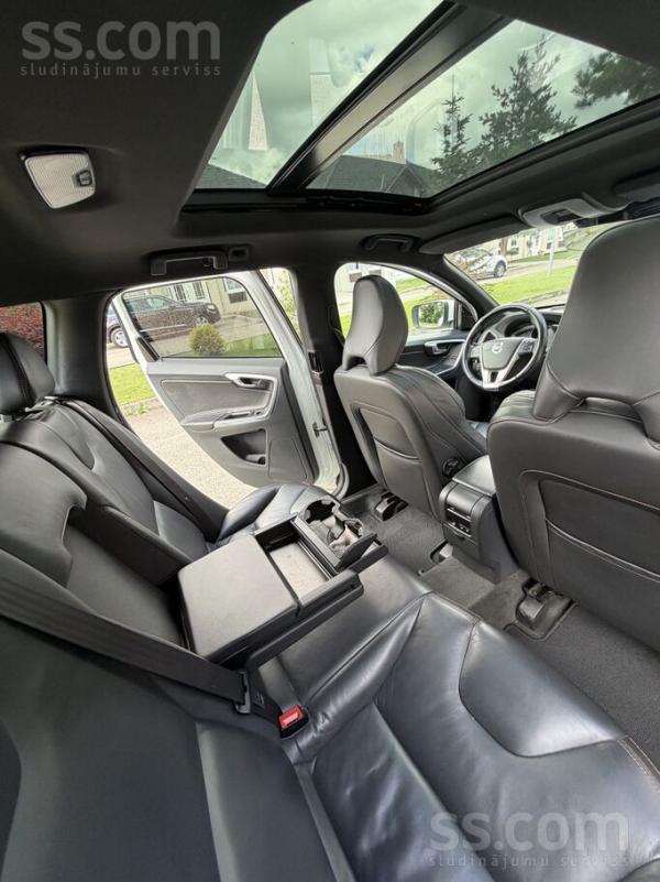 Balts Volvo XC60 2014 Rīga, ar dzinēja tilpumu 2.40 L un nobraukumu 249 tūkst. km par 14000 €, foto 6 vietnē AUTOMOTO.COM.LV