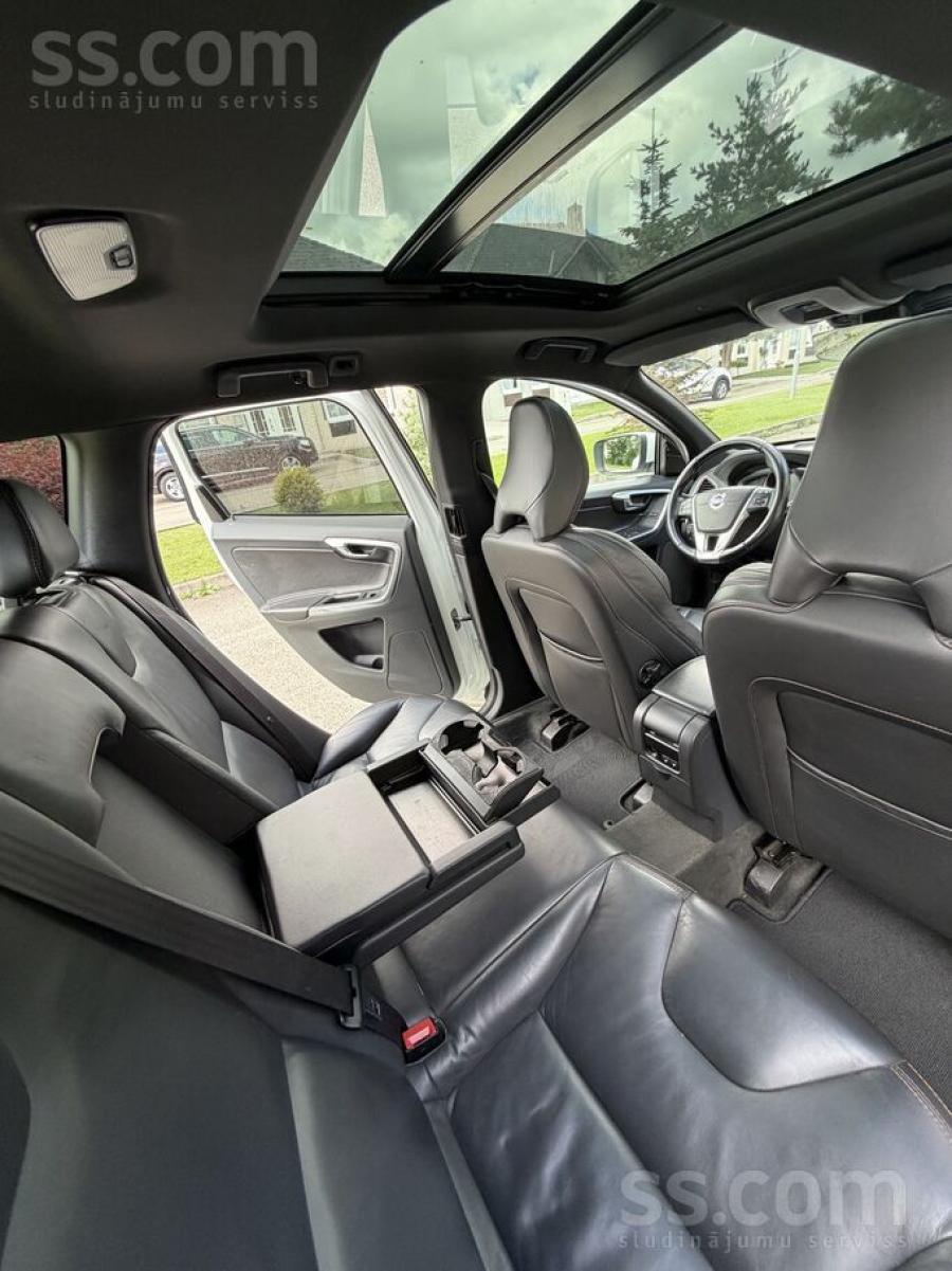 Balts Volvo XC60 2014 Rīga, ar dzinēja tilpumu 2.40 L un nobraukumu 249 tūkst. km par 14000 €, foto 7 vietnē AUTOMOTO.COM.LV