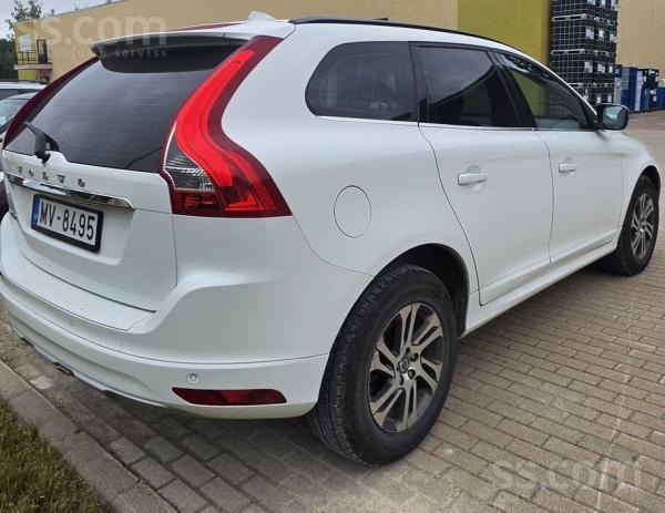 Balts Volvo XC60 2014 Rīga, ar dzinēja tilpumu 2.00 L un nobraukumu 330 tūkst. km par 8100 €, foto 3 vietnē AUTOMOTO.COM.LV