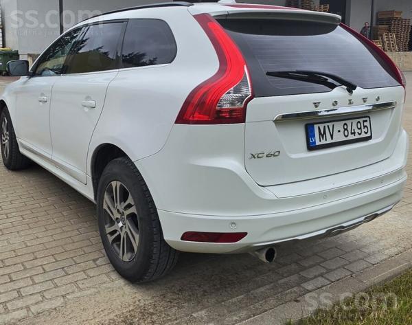Balts Volvo XC60 2014 Rīga, ar dzinēja tilpumu 2.00 L un nobraukumu 330 tūkst. km par 8100 €, foto 4 vietnē AUTOMOTO.COM.LV