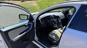 Balts Volvo XC60 2014 Ventspils, ar dzinēja tilpumu 2.40 L un nobraukumu 401 tūkst. km par 10500 €, foto 6 vietnē AUTOMOTO.COM.LV