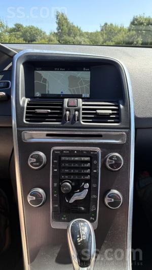 Balts Volvo XC60 2014 Ventspils, ar dzinēja tilpumu 2.40 L un nobraukumu 401 tūkst. km par 10500 €, foto 10 vietnē AUTOMOTO.COM.LV