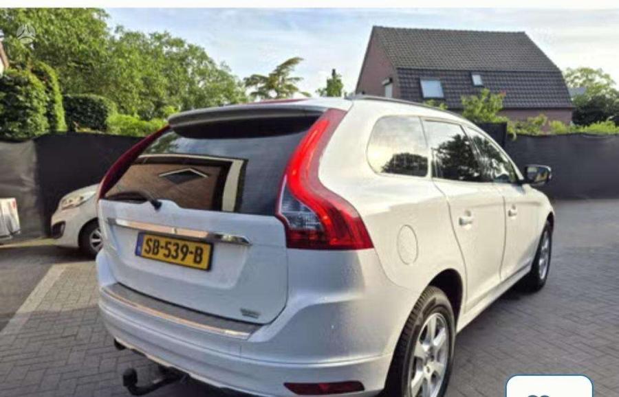 White Volvo XC60 2014 in Vilnius, with an engine capacity of 2.00 L and mileage of 319 thousand km for 8300 €, photo 4 on AUTOMOTO.COM.LV