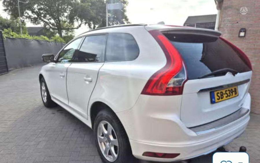 White Volvo XC60 2014 in Vilnius, with an engine capacity of 2.00 L and mileage of 319 thousand km for 8300 €, photo 5 on AUTOMOTO.COM.LV