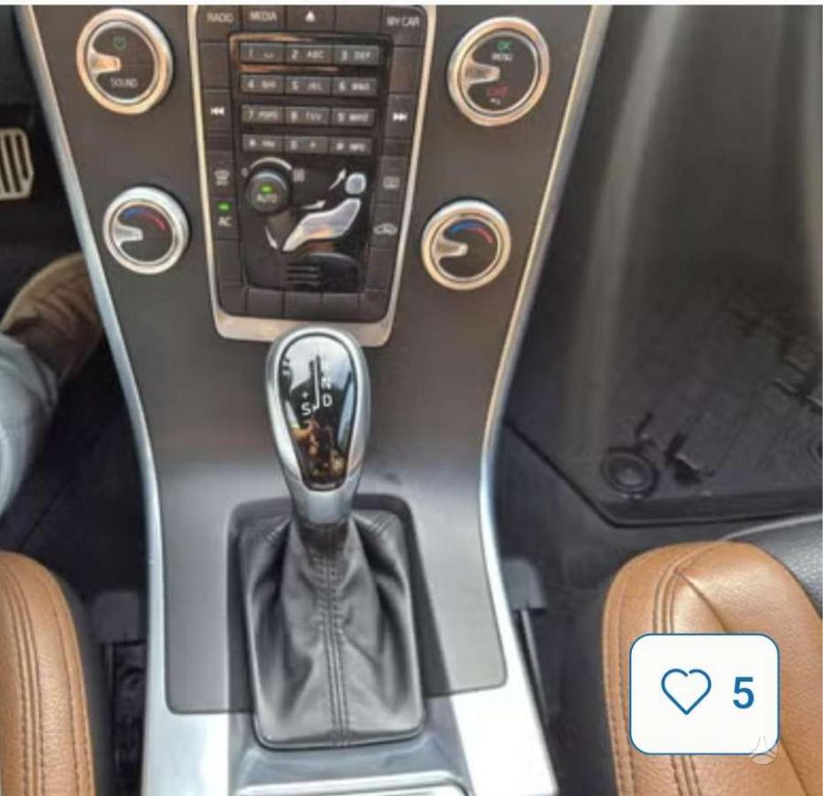 White Volvo XC60 2014 in Vilnius, with an engine capacity of 2.00 L and mileage of 319 thousand km for 8300 €, photo 14 on AUTOMOTO.COM.LV