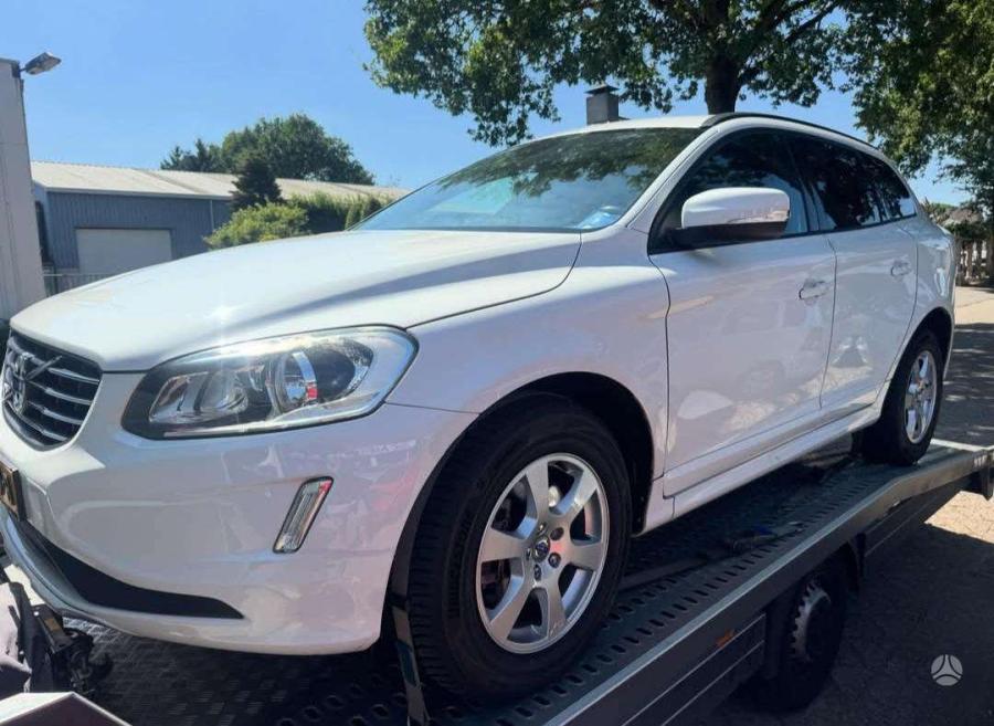White Volvo XC60 2014 in Vilnius, with an engine capacity of 2.00 L and mileage of 319 thousand km for 8300 €, photo 16 on AUTOMOTO.COM.LV
