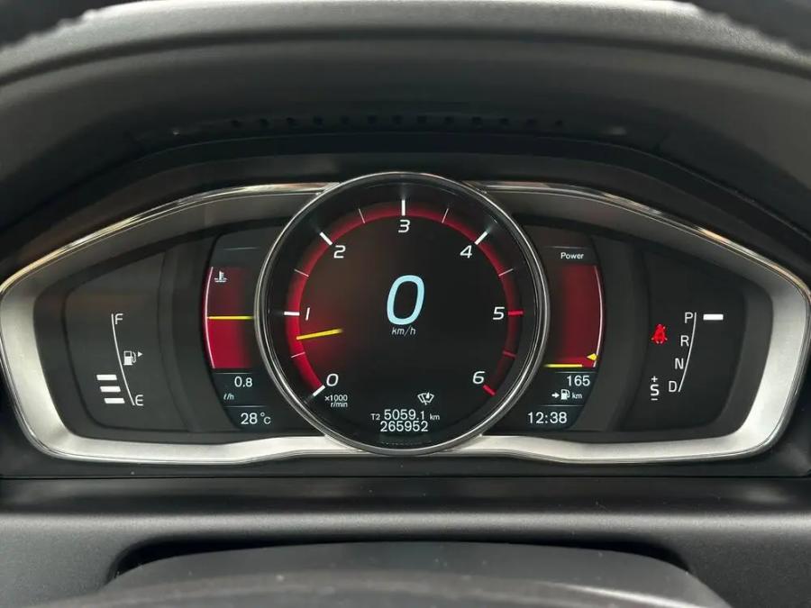Белый Вольво ХС60 2014 в Елгава, объемом двигателя 2.40 л и пробегом 265 тыс. км за 13000 €, фото 21 на AUTOMOTO.COM.LV