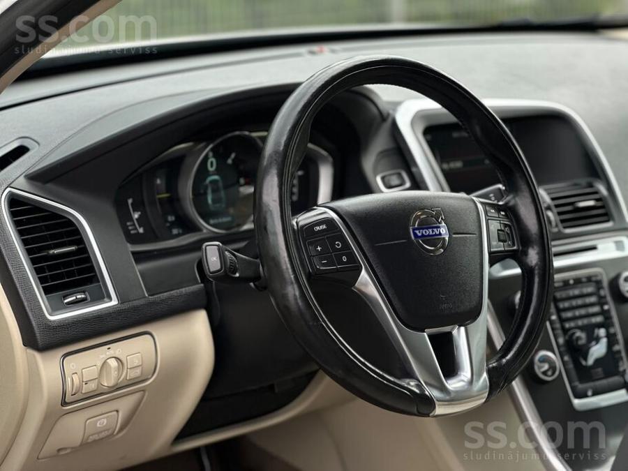 Balts Volvo XC60 2014 Jelgava, ar dzinēja tilpumu 2.40 L un nobraukumu 0 tūkst. km par 13000 €, foto 8 vietnē AUTOMOTO.COM.LV