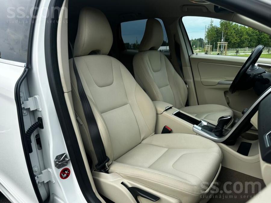 Balts Volvo XC60 2014 Jelgava, ar dzinēja tilpumu 2.40 L un nobraukumu 0 tūkst. km par 13000 €, foto 10 vietnē AUTOMOTO.COM.LV